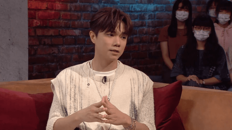 英皇娛樂限定應援概念店 0 e:ffect ，設於銅鑼灣售限定周邊精品及歌手舞台服飾展覽… | KONGGOK 港角