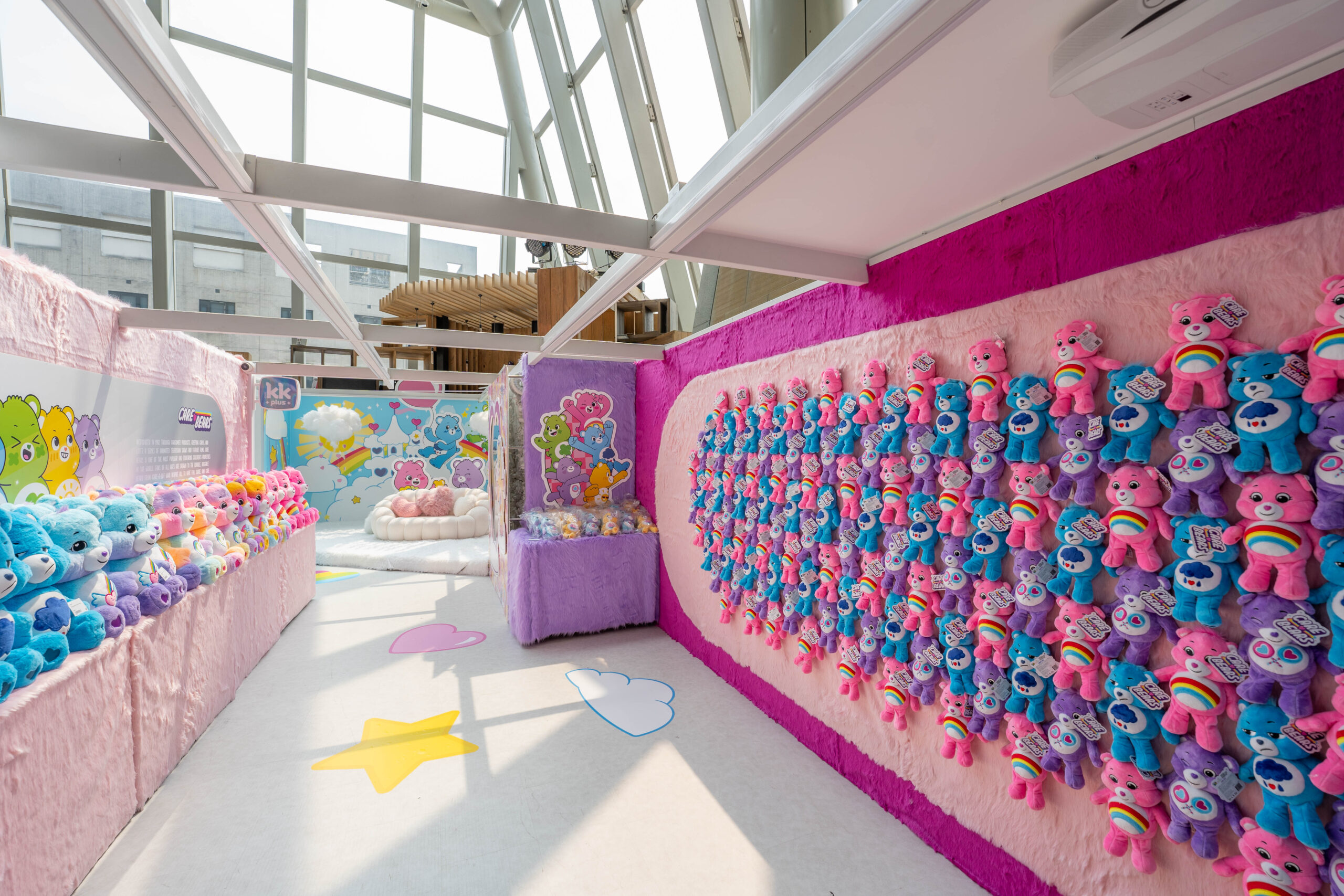 100 隻棉花糖色毛毛 CareBears 登陸旺角朗豪坊 kkplus ，獨家發售款式及打卡點率先看讓你沉浸夢幻粉色之中… | KONGGOK 港角