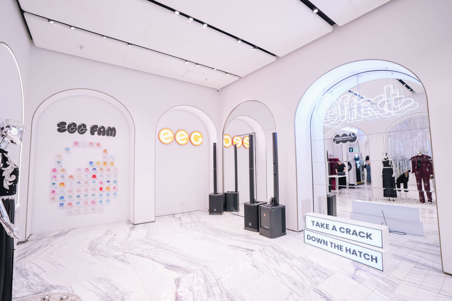 英皇娛樂限定應援概念店 0 e:ffect ，設於銅鑼灣售限定周邊精品及歌手舞台服飾展覽… | KONGGOK 港角