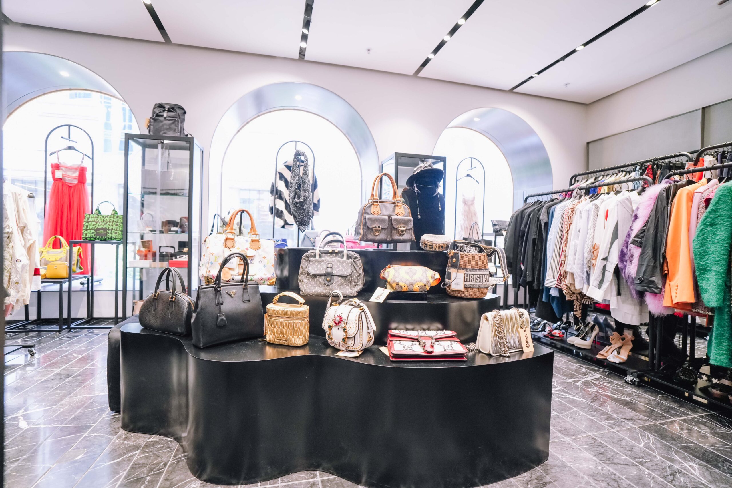 英皇娛樂限定應援概念店 0 e:ffect ，設於銅鑼灣售限定周邊精品及歌手舞台服飾展覽… | KONGGOK 港角