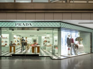 英皇娛樂限定應援概念店 0 e:ffect ，設於銅鑼灣售限定周邊精品及歌手舞台服飾展覽… | KONGGOK 港角